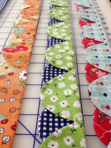 Scallop Ruler And One Stitch Across For Perfect Scallops – Quilting Cubby