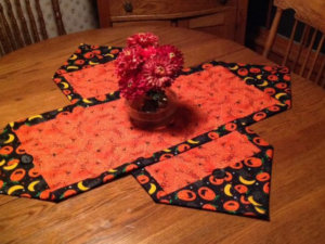 Ten Minute Table Runner Perfect For A Last Minute Gift - Quilting Cubby
