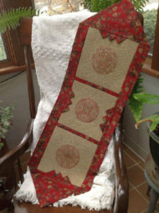 Ten Minute Table Runner Perfect For A Last Minute Gift - Quilting Cubby