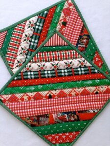 String Pieced Potholders Are A Snap To Create And Use - Quilting Cubby